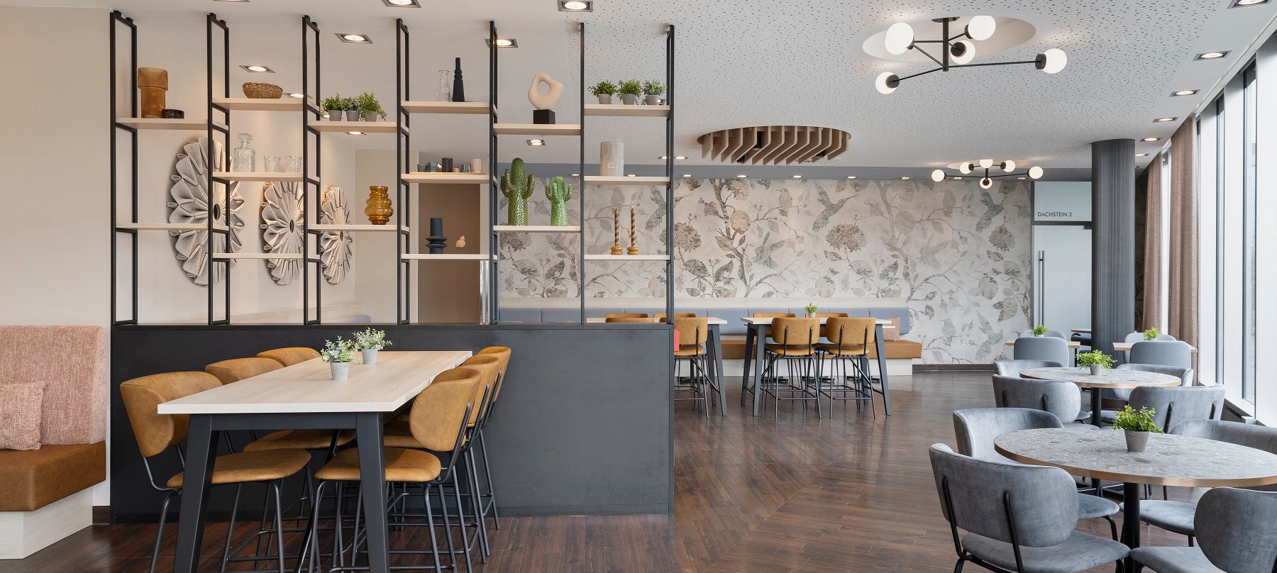 Kitchen and Bar at Courtyard | International Restaurant |Linz